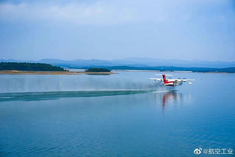 AG600M shows off 12t water drop capability | News | Flight Global